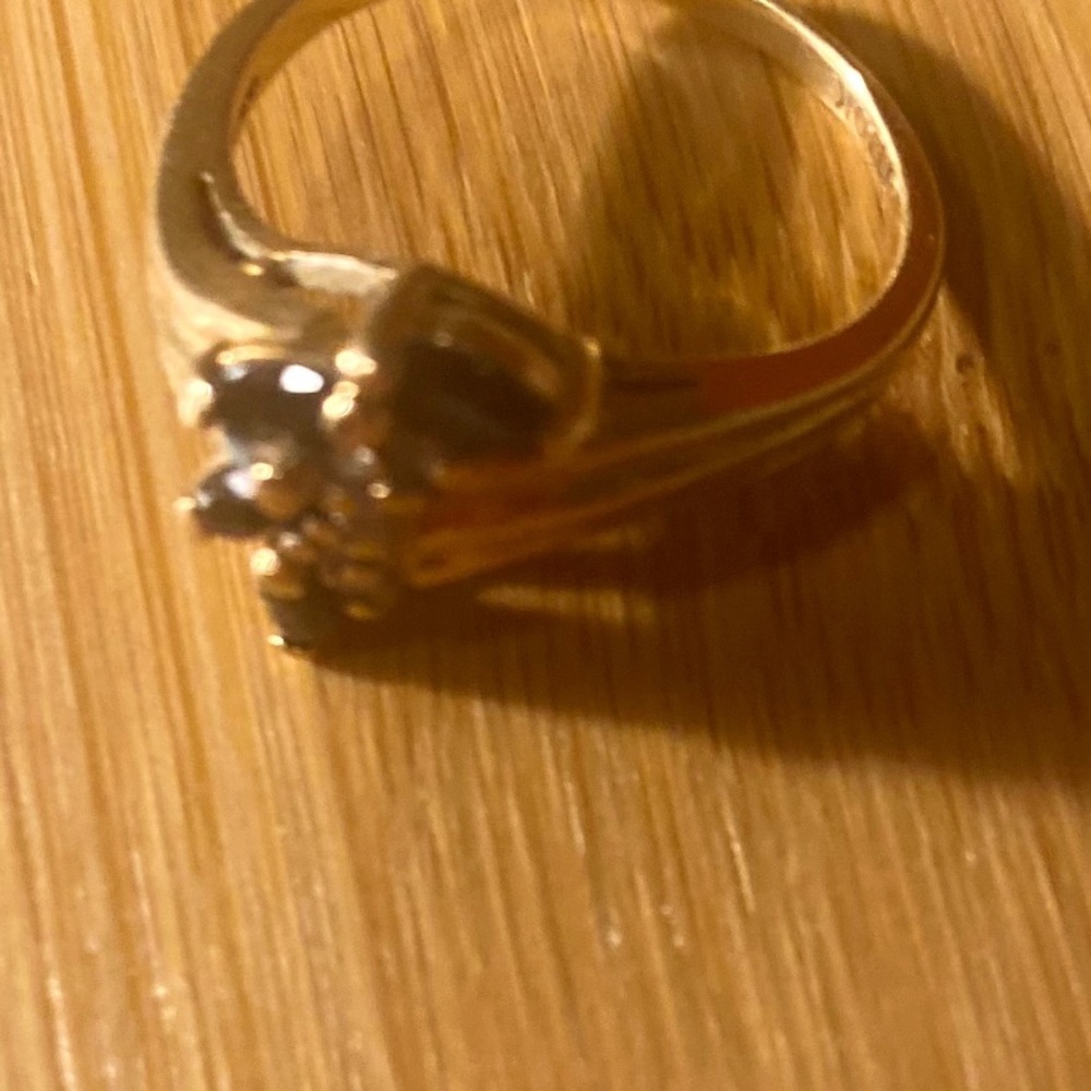 10 K Gold Ring With Sapphires And Diamonds - Gem